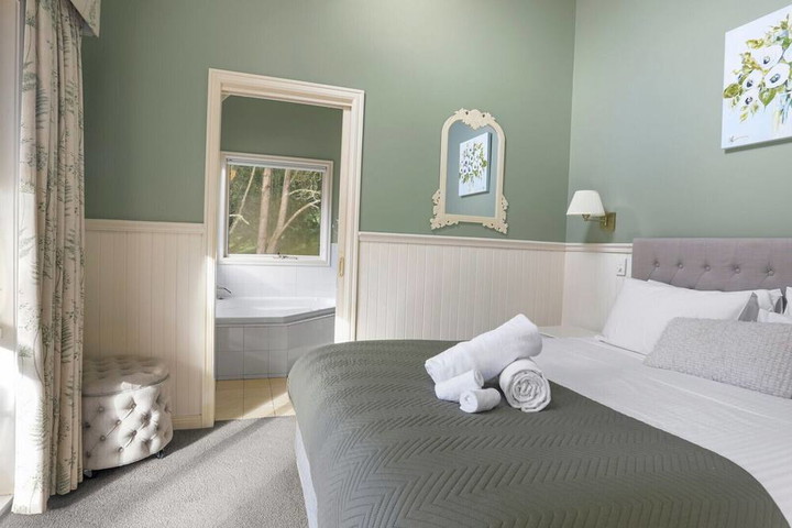 Apple Tree Cottage | Charming Coastal Getaway - Great Ocean Road