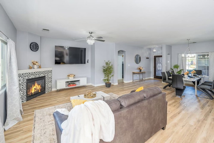 Spacious 4-bedroom House With Pool, Fun Backyard & Amazing Game Room - Bakersfield, CA
