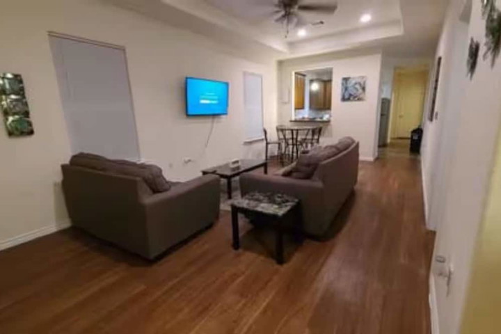 Tranquil 2-bedroom House Located In Beaumont. - Beaumont, TX