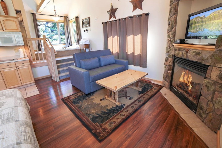 Deluxe Spa Suite, Jetted Tub For 2, Fireplace - Estes Park, CO