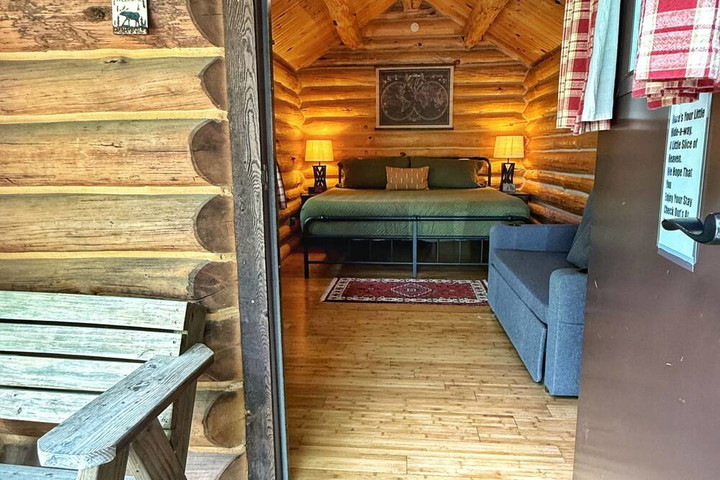 Little Cabin On The Waterclose To Glade Top Trail/mark Twain National Forest - Missouri