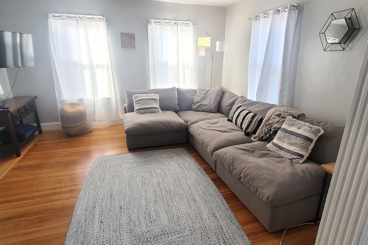 Downtown Living- Pet Friendly- Parking - Rhode Island