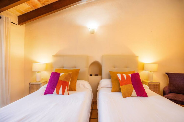 Double Room With Private External Bathroom, Shared Pool, Wi-fi, And Air Conditioning - Sineu