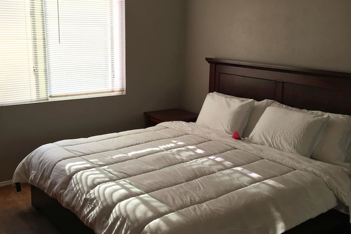 A Charming 1+1 Located On The Hillside Of Ventura W/ Ocean View - Ventura, CA