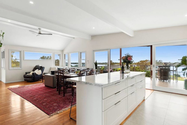 Urunga Magic  A Beautiful Waterfront Retreat In Urunga With Serene River And Ocean Views - Urunga
