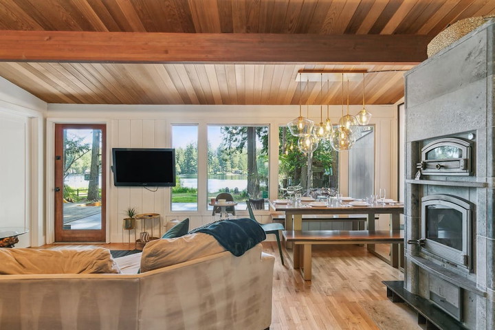 Midcentury Waterfront Retreat W/hottub Dock Beach - Issaquah, WA