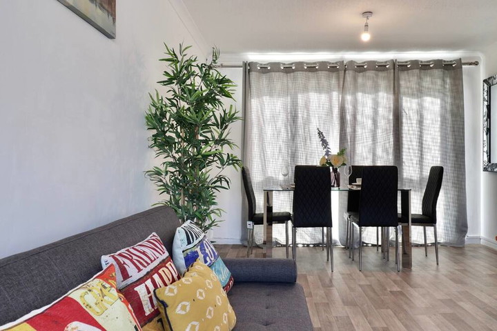 Skyvillion - Valley Way - 3bed House In Stevenage - Stevenage