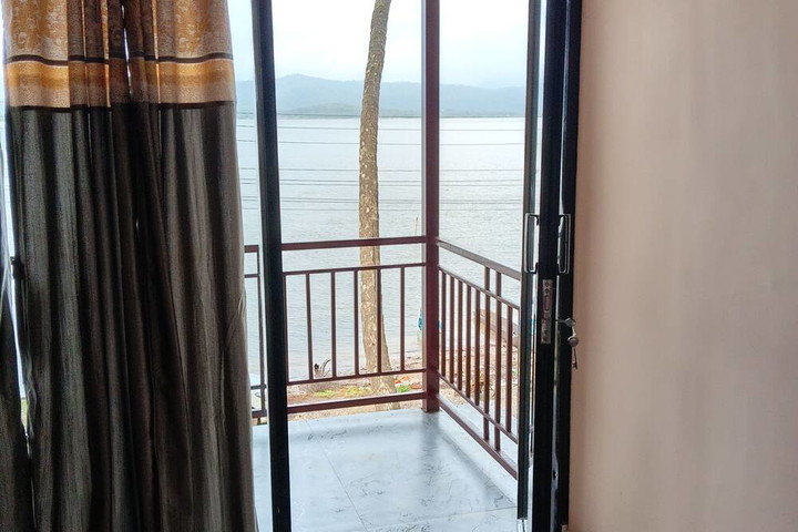 This Is River Front Farm Stay Morning Sunrise Is Seen Inside Of The Rooms - Gokarna
