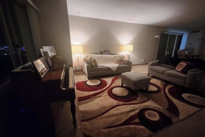 Cozy Lowertown Getaway - Woodbury, MN