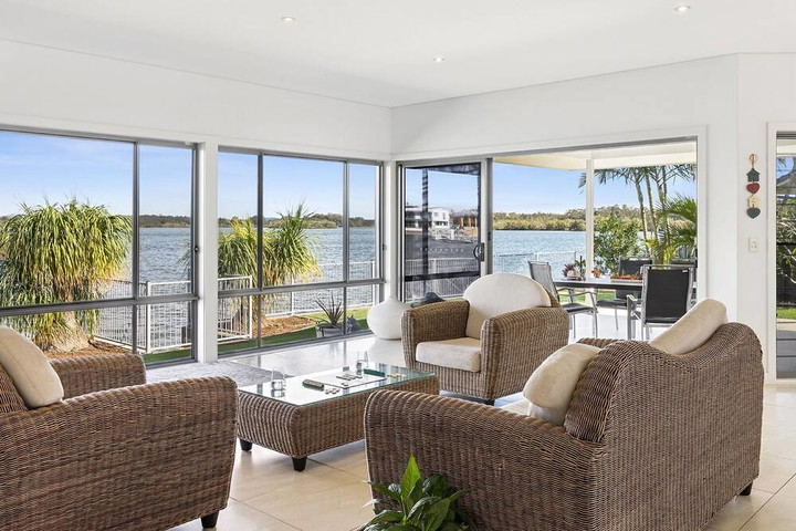 Jeffery River Retreat - Pet Friendly With Private Pontoon - Holiday Yamba - Maclean