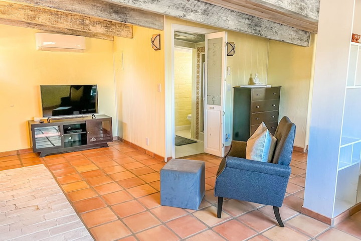 Modern Guesthouse Da Vinci With A Pool & Mountain Views - Oro Valley, AZ