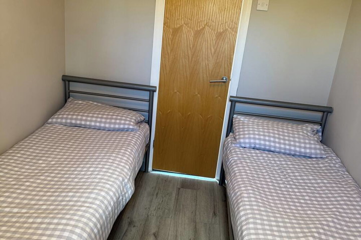 Isabellas Hideaway  Peaceful Lakeside Lodge With Private Hot Tub - Northumberland