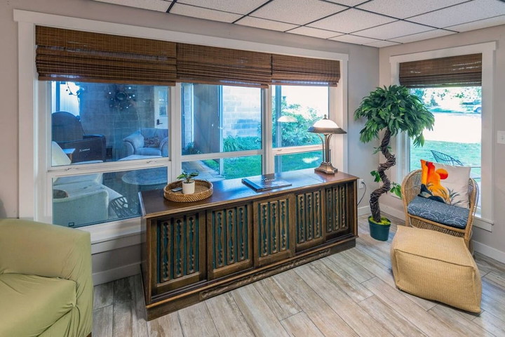 Deco Garden Lounge - With Sauna Access! - Ogden, UT
