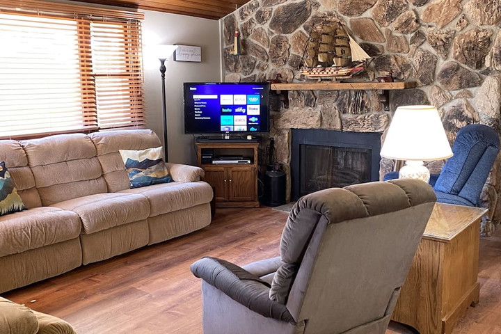 Waterfront Waterport Cottage<br>fishing At The Dam - State of New York