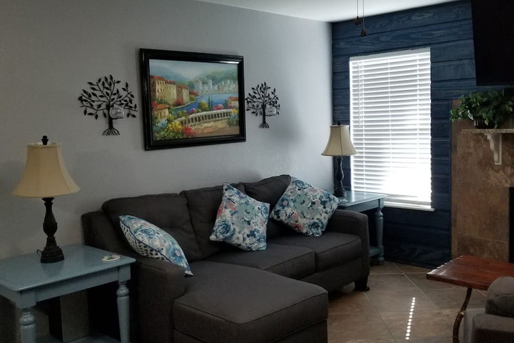 Hidden Treasure! Charming Ground Floor Condo In Waterfront Complex. - Horseshoe Bay, TX
