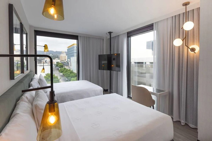 Pet-friendly Hollywood Stay With Pool & Rooftop Access - Hollywood, CA