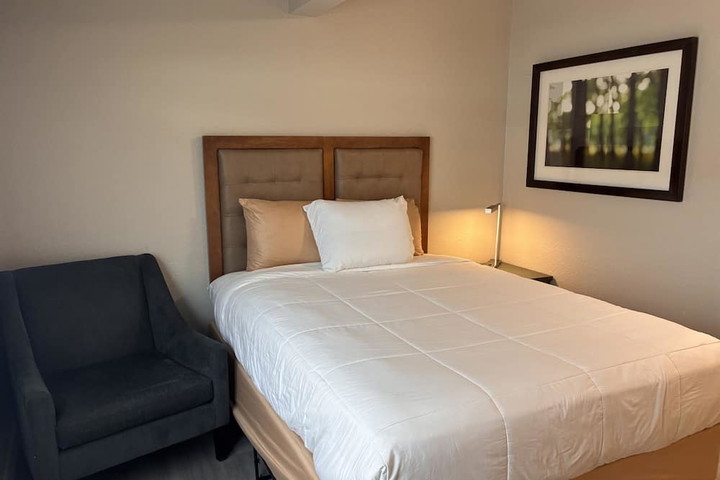 Queen Room  1 Queen Bed - Longmont, CO