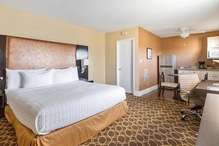 Contemporary Studio Suite Near Trails & Parks | Outdoor Pool | Free Parking - Corte Madera, CA