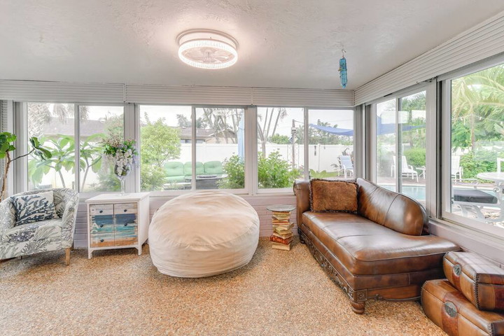 Private Hot Tub, Pool & Yard: Modern Bradenton Gem - Bradenton, FL