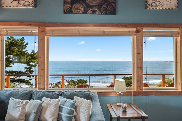 Cabane Rustique En Bord De Mer Avec Vues Imprenables Sur L'océan & Escalier Vers La Plage ! - Brookings, OR