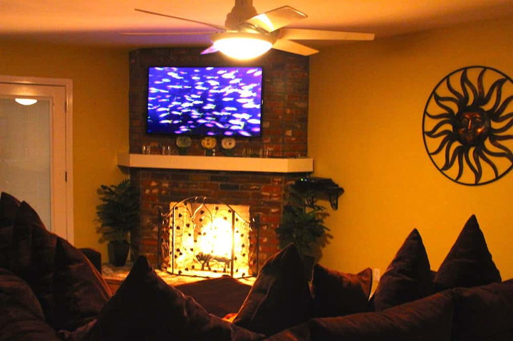 Walking Distance To Disneyland With Private Pool, Game Room, And Hot Tub! - Anaheim