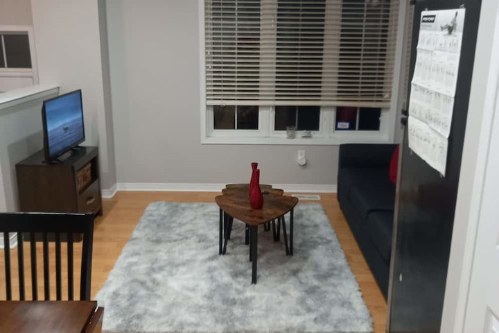 Magnifique Suite De Deux éTages Avec Une Chambre, Idéale Pour Vous. - Ajax