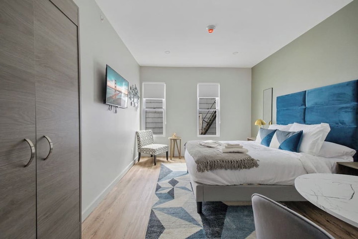 The Columbus Hotel - The Galley Studio - 89-203 - Middletown, NY