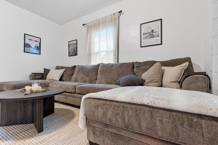 Cozy Riverfront Retreat - Green Bay, WI