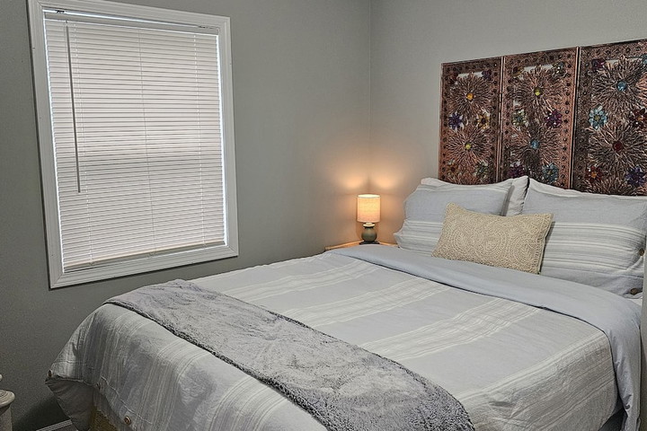 Pet Friendly ($50) 2b/1b Cottage With Large Yard Just Off The Lake! - Illinois
