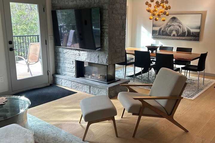 Modern Minimalist Cabin In Quiet Setting. 12-minute Walk To Reekside Gondola. - British Columbia