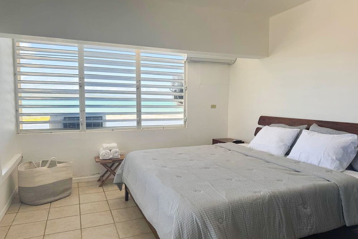 Oceanfront Family Condo - Pool, King Bed, Ac, Parking, Full Kitchen - Caribbean
