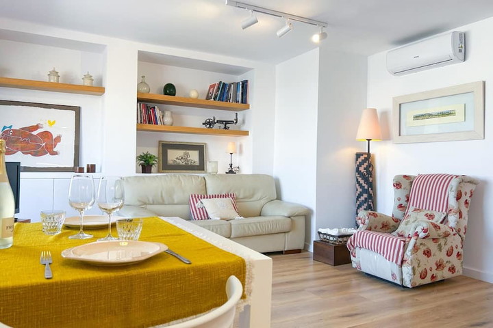 Modern, Open-plan Attic Apartment, Large Terrace - Vilanova i la Geltrú