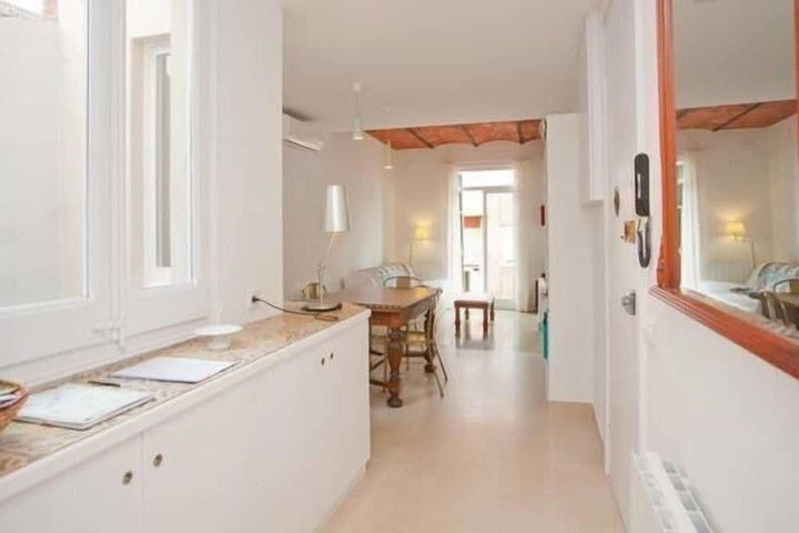 Close Gaudi, Gracia Equipped Apartment, Barcelona, Wifi, Balcony, Ac & Elevator - Barcelona