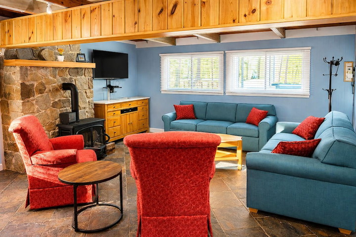 Cranmore Retreat, Walk To Slopes, Hot Tub, Game Room, Dog-friendly, Sleeps 16+ - North Conway, NH
