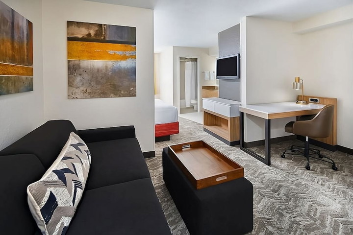 Two Family Ready Rooms W/ Living Area, Pool, And Daily Free Breakfast - Pearland, TX