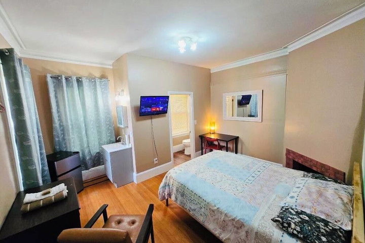 Large Beautiful Room In Federal Hill Downtown - Providence, RI