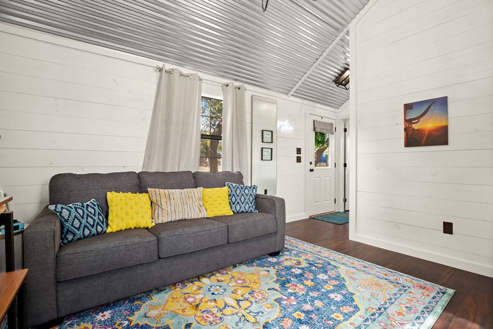 Pet Friendly Cabin W/hot Tub. Gym, Cold Plunge, & Sauna - Spicewood, TX