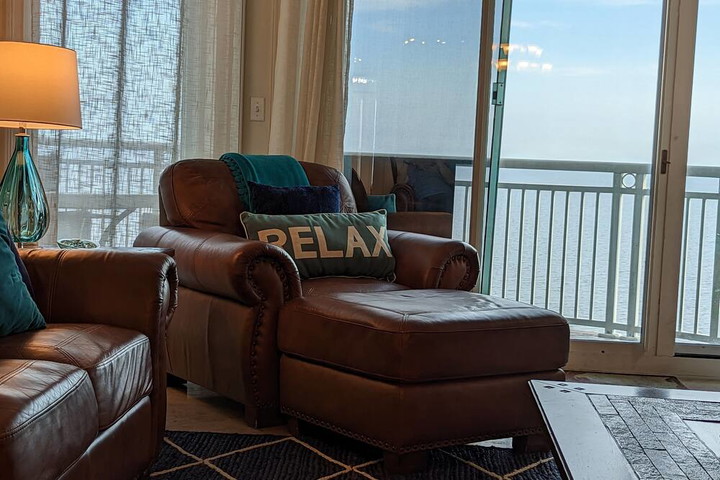 Top Floor Legacy Penthouse / Stunning Gulf Views / Walk To Beach, Pools & More! - Gulfport, MS