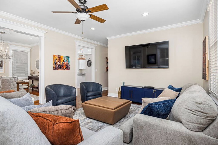 Garden District Luxury Retreat!  Homebase For Sports, Work & Families! - Baton Rouge, LA