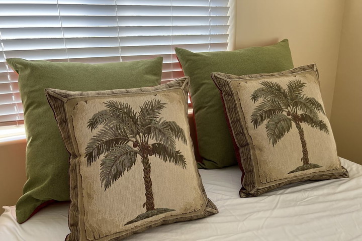 Front House - New New New - Disneyland And Hollywood - Azusa, CA