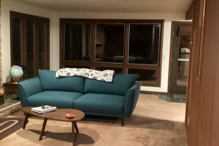 Pnw Funky 1970s Home With Lots Of Windows, Quiet Road, Fenced Yard. - Silverdale