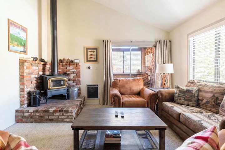 Forest Meadows#8- 3 Bedroom Across From Bowling Alley & Great Restaurants! - Mammoth Lakes, CA