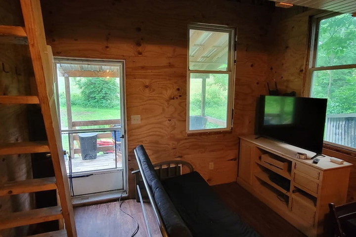 Cute 1-bedroom Off Grid Cabin In Winfield For A Cozy Getaway - Pennsylvania