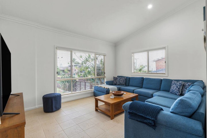 Blue Cottage  3 Min Walk To Beach | Sleeps 11 | Pet Friendly - Ulladulla