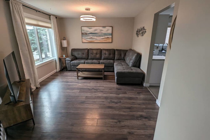 Peaceful And Inviting 4 Bedroom Bilevel House - Red Deer