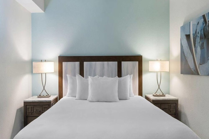 1 Bedroom Nautical New England Escape At Wyndham Inn On Long Wharf - Newport, RI