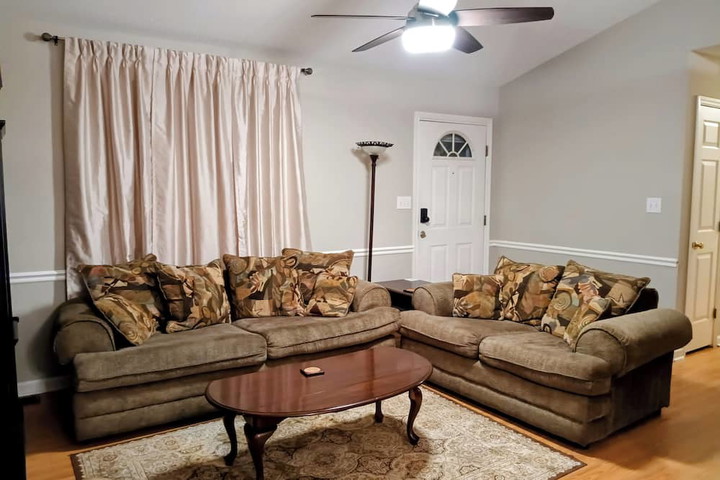 Clean Comfy Cottage - Near Downtown High Point Furniture Market, Hospitals & Hpu - High Point, NC
