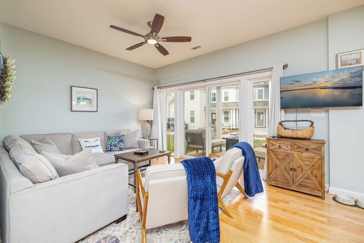 Game Room! Pontoon Rental~boat Slip~fire Pit - Lake Gaston