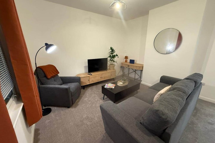 Modern 1-bed Near Warwick Castle W/ Private Entry &  Parking - Warwick