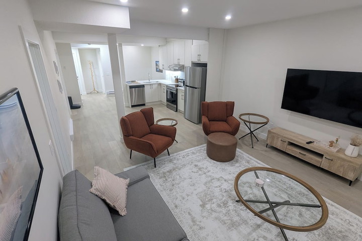 {Greystone Retreat} Walk To River, Downtown, Rec Center - Cochrane